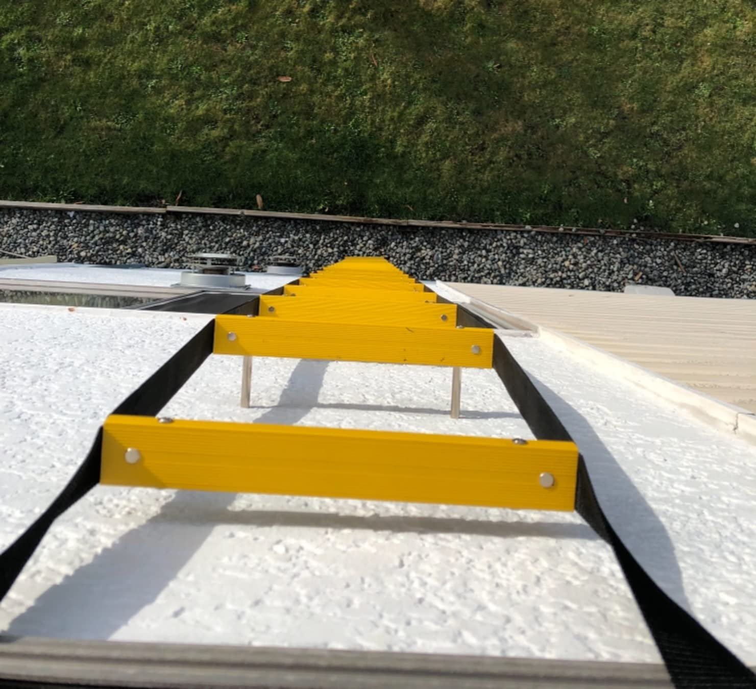 Emergency Ladder Storage - Included 2 Storey Ladder 4m - ISOP Canada